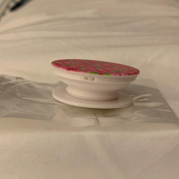 Lilly Pulitzer | Accessories | Lilly Pulitzer Pop Socket Flamingo ...